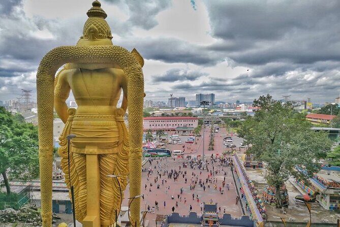 Private Half-Day Batu Caves and Cutural Tour in Kuala Lumpur - Browsing the Central Market