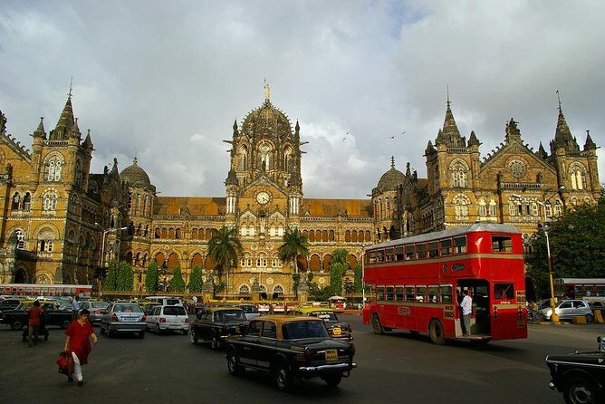 Private Half-Day Mumbai Sightseeing Tour by Public Transportation - Detailed Breakdown of the Itinerary