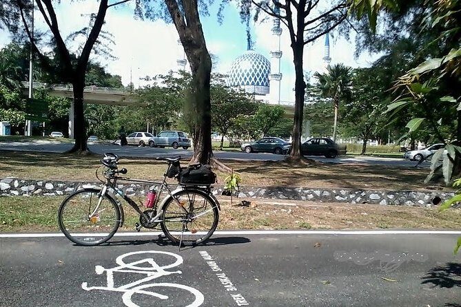 Private Half-Day National Botanic Garden Cycling Tour from Kuala Lumpur - Suitability and Recommendations