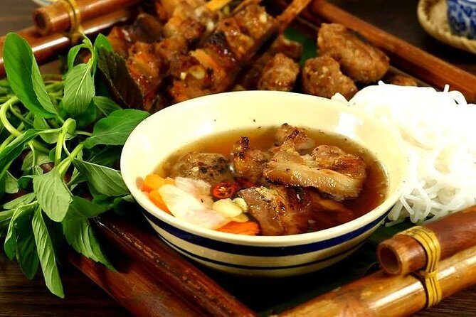 Private Hanoi Street Food Tour (from 17:30 to 20:00 - Daily) - An Authentic Night in Hanoi’s Streets