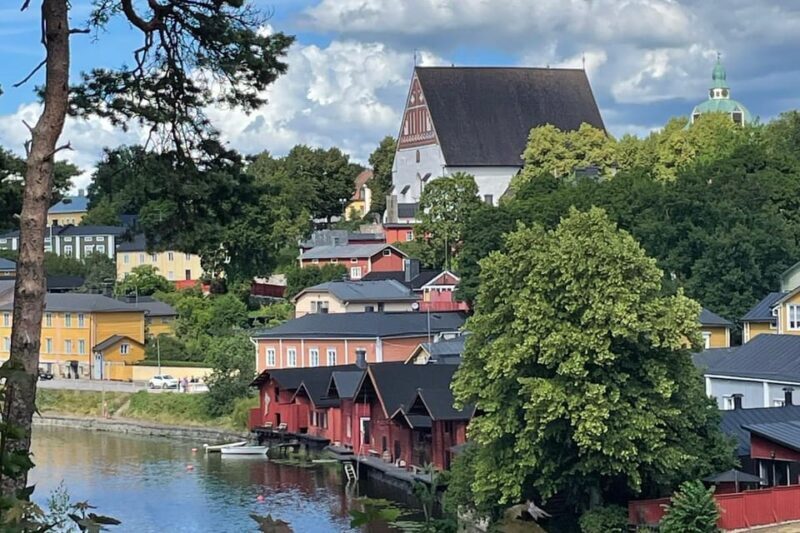 Private Helsinki and Porvoo Combo by Car - Helsinki: Where Classic Meets Modern
