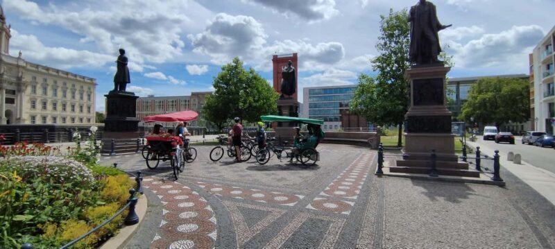 Private Highlights 1 Rickshaw +(E) bikes, E-rollers up to 6 - Why This Tour Stands Out