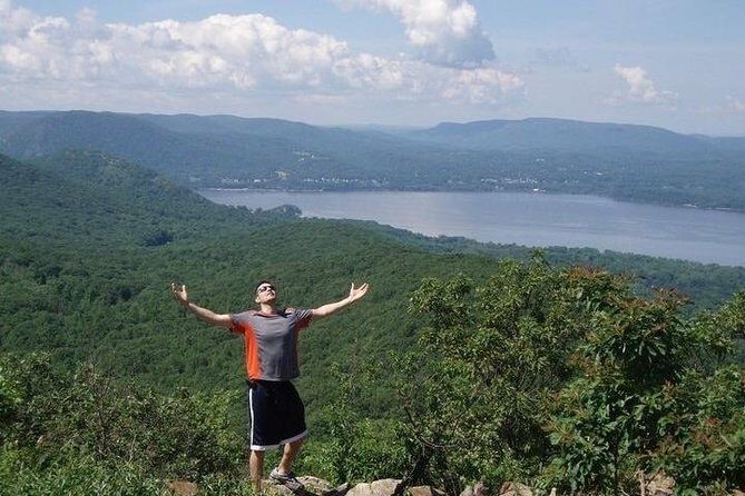 Private Hike/Wineries/Walkway Over the Hudson/1 night Hotel - An Introduction to the Experience