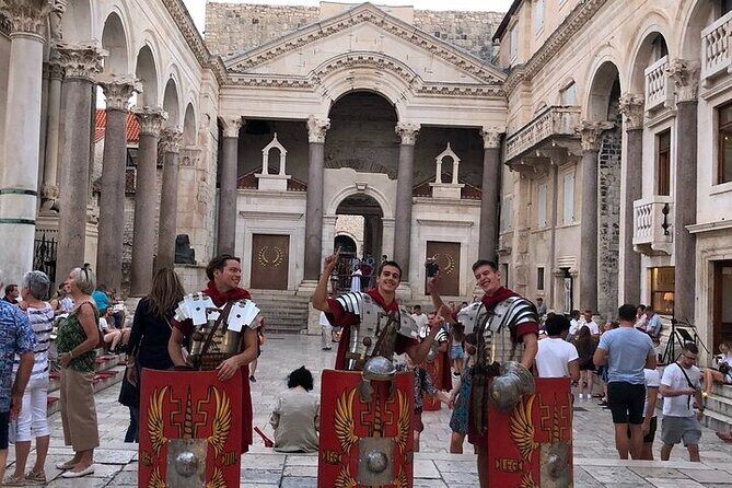 Private History Split Walking Tour in Spanish - The Guides: Your Key to the Experience
