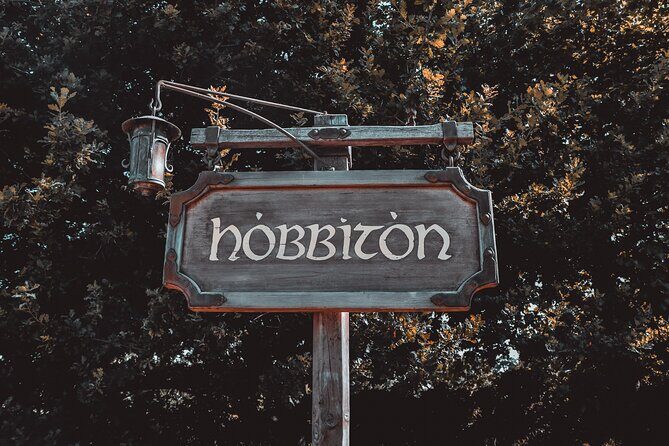 Private Hobbiton & Waitomo glowworm cave Day Trip from Auckland - FAQs