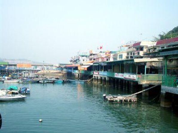 Private Hong Kong Lamma Island Day Tour - Key Points