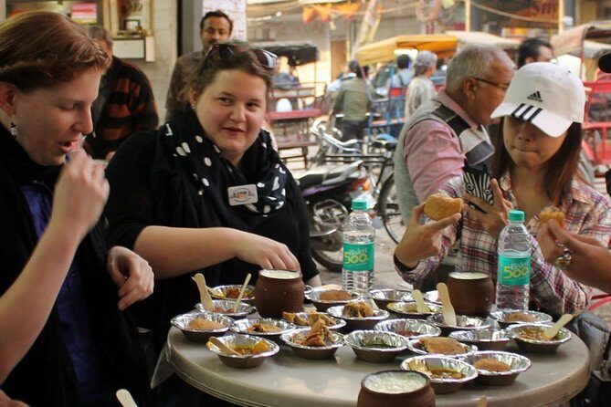 Private Jaipur Day Tour with Lunch - Midday: Lunch and Local Flavors