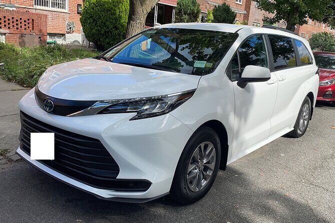 Private JFK to LGA/Newark Airport TransferYour Exclusive Ride - The Ideal Traveler for This Service