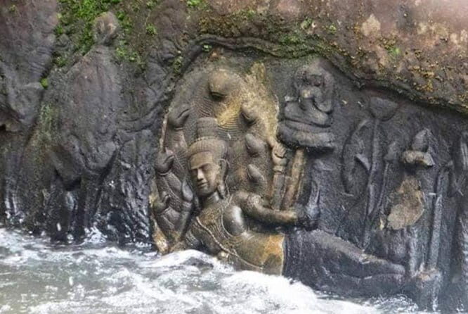 Private Kbal Spean & Banteay Srei Guided Tour - Key Points