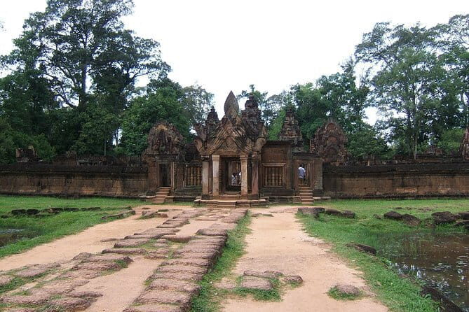 Private Kbal Spean & Banteay Srei Guided Tour - A Closer Look at the Itinerary: What to Expect