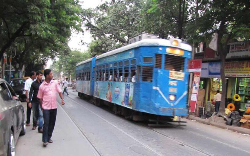 Private Kolkata Tour with Victoria Memorial & Tonga Ride - The Final Stop: South Park Street Cemetery