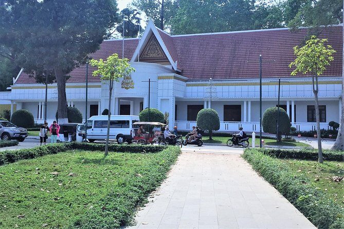 Private Kompong Floating Village Sunset By War Jeep - Setting the Scene: What You Can Expect