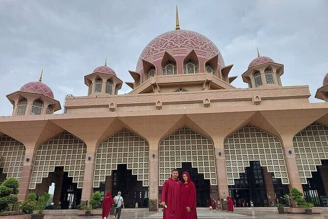 Private Kuala Lumpur City Tour Including Putrajaya and Batu Caves - The Sum Up