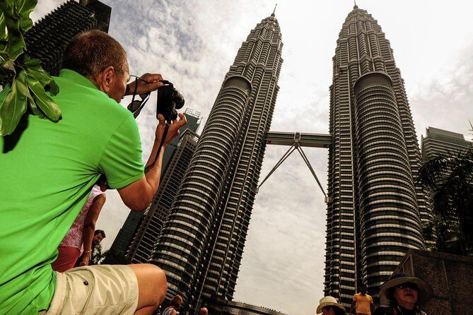 Private Kuala Lumpur City Tour With Petronas Tower & Local Dinner - An In-Depth Look at the Kuala Lumpur Night Tour