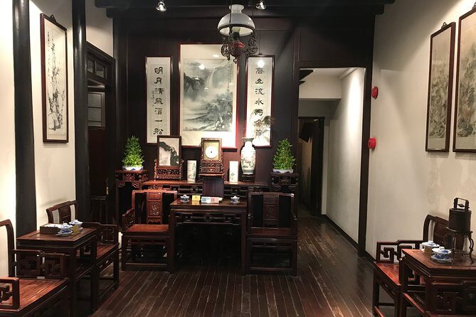 Private Layover Tour of Shanghai Tower and other Iconic Attractions with Pickup - FAQ