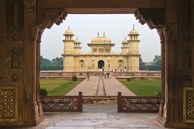 Private Local Agra Sightseeing Tour with Lunch & Entry Fee - Introduction