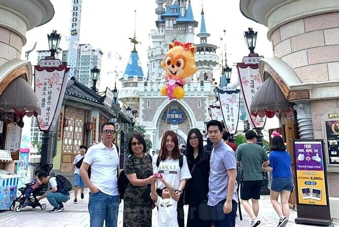 Private Lotte world 1 day pass + Round Transfer In Seoul - An In-Depth Look at the Experience