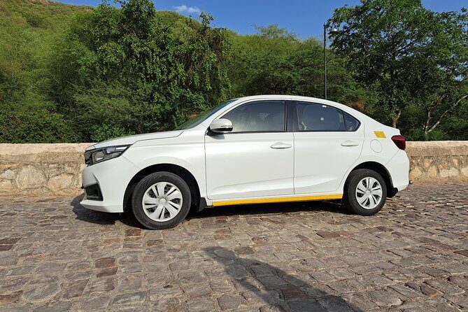 Private Lucknow Arrival Transfer - Airport to Lucknow Hotels drop - An In-Depth Look at the Experience