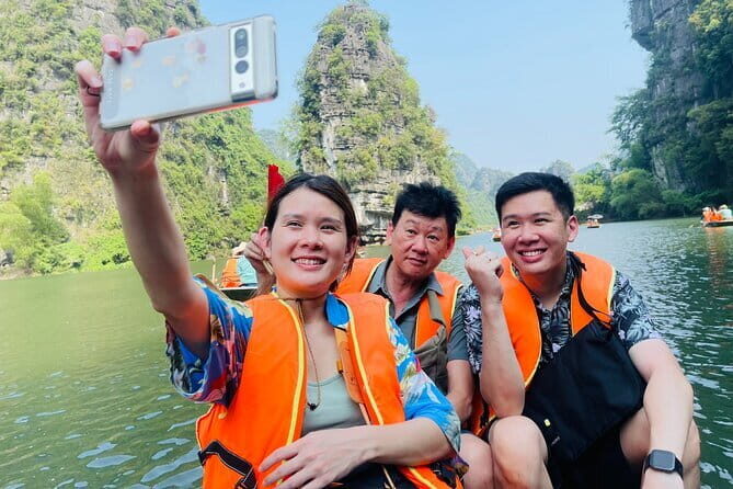 Private Luxury Day Tour in Trang An, Hoa Lu and Mua Cave - Who Should Consider This Tour?