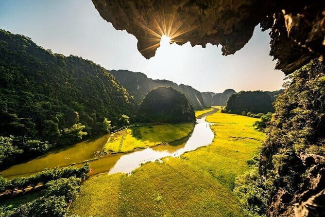 Private Luxury Day Tour: Thien Ha cave - local family - Trang An - Key Points