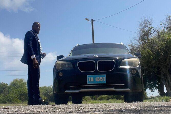 Private Luxury Round-Trip Transfer: Hewanorra International Airport - The Vehicle and Comfort