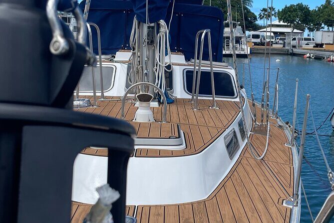 Private Luxury Sailboat Charters of Honolulu - Key Points