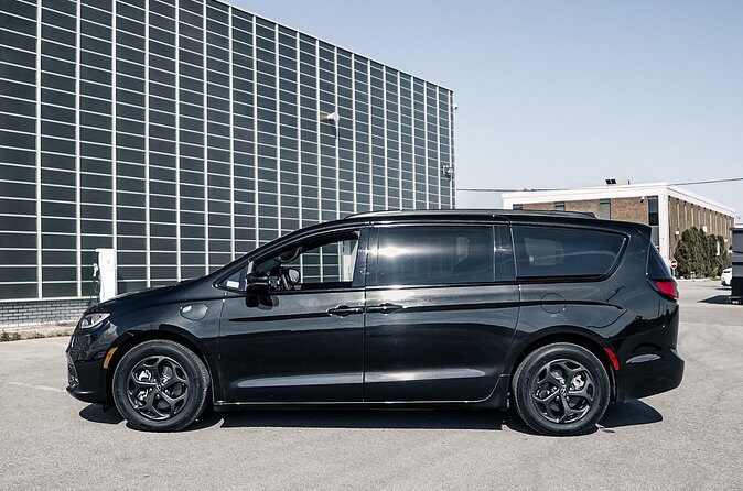 Private Luxury Transfer from YUL to Mont Tremblant - Who Should Consider This Service?