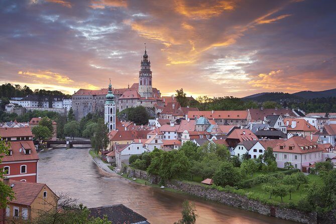 Private Luxury Transfer to Cesky Krumlov from Prague - Who is This Experience Best Suited For?