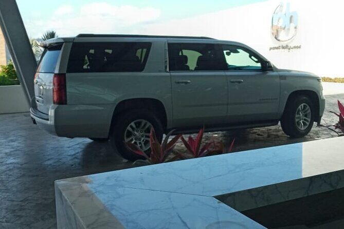 Private luxury transportation from CUN Airport to Puerto Morelos - The Experience of the Ride