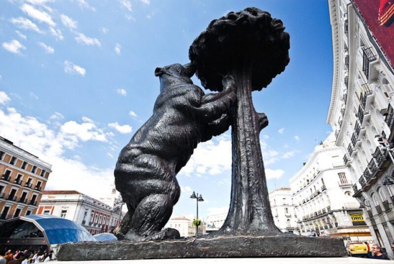 Private Madrid Highlights Walking Tour - Royal Palace: A Photo Opportunity & Brief Stop