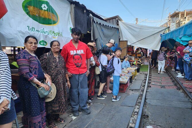 Private Maeklong Railway Market and Amphawa Floating Market Tour. - Detailed Breakdown of the Tour Experience