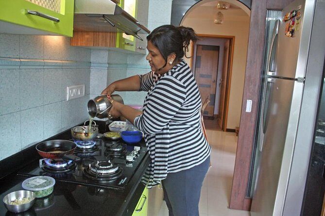 Private Maharashtrian Cooking Class in Mumbai with a Local Family - Key Points