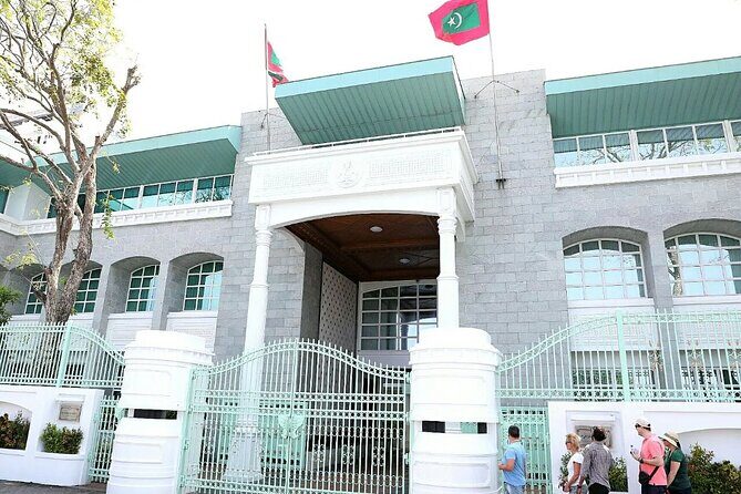 Private Male City Walking Tour with optional Vilimale tour - The Itinerary in Detail: What to Expect