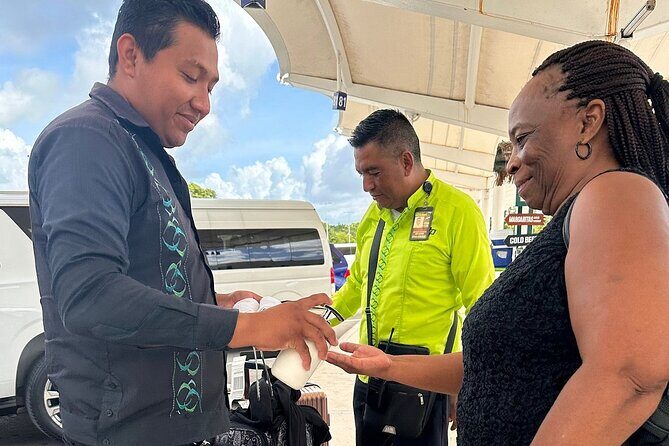 Private Minivan Departures from Hotels to Cancun Airport - A Detailed Look at the Private Minivan Transfer Experience