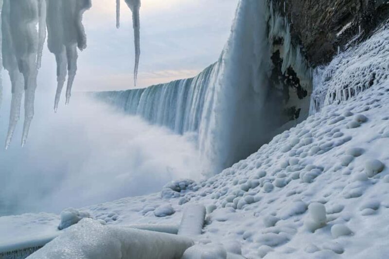 Private Niagara Winter Tour w/ 4 Attractions & Syrup Taste - Introduction to the Experience