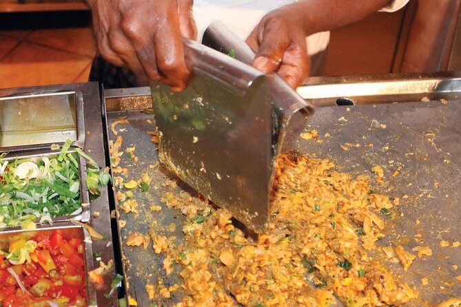Private Night Tour in Colombo with Street Food Tasting - What the Tour Offers in Detail