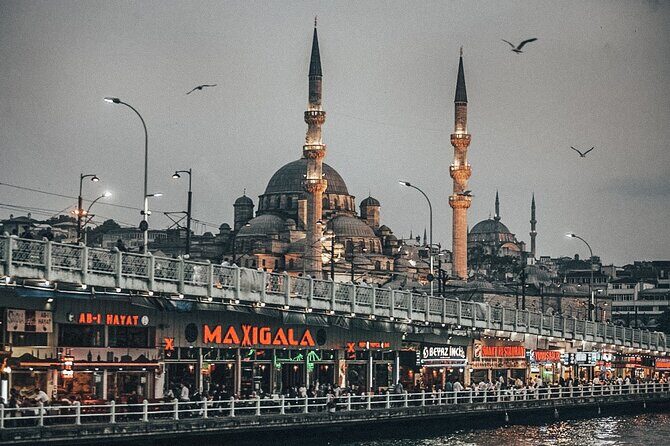 Private Night Tour in Istanbul with Friendly Local Guide - Savoring the Local Bounty at Resat Balik Market