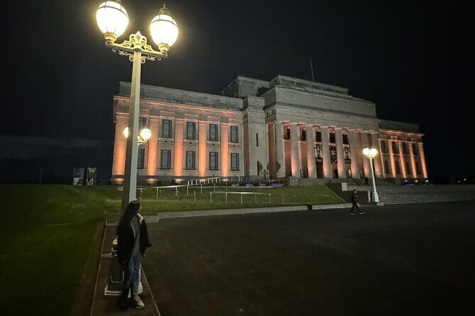 Private Night Tour of Auckland, Sky Tower Bar, Bridge & Museum - Auckland Museum: Night Lights and a Cultural Viewpoint