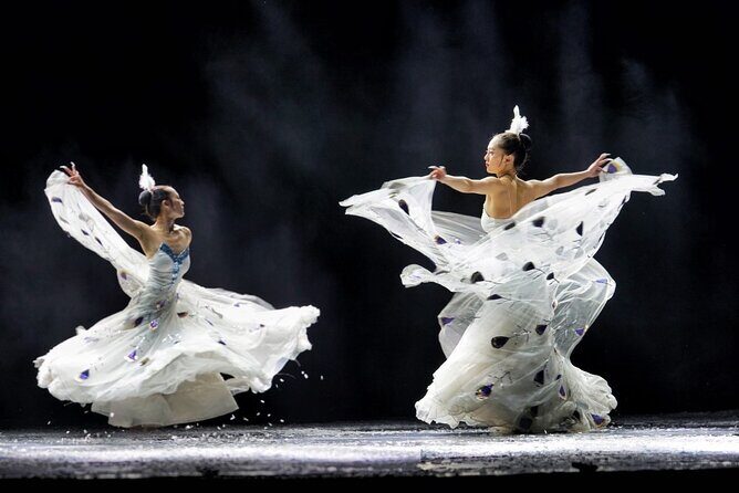 Private Night Tour to Enjoy Dynamic Yunnan Show - An in-depth look at the Private Night Tour in Kunming