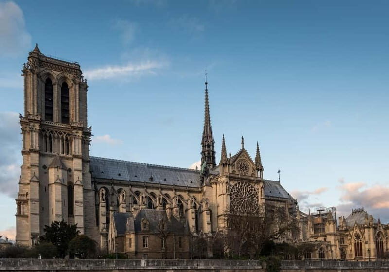 Private Notre Dame outdoor Tour with Crypt. - FAQ