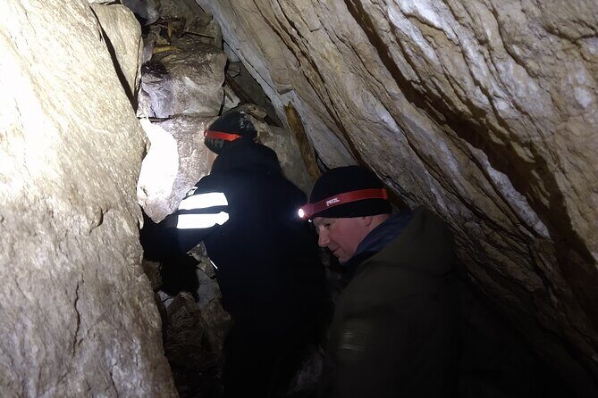 Private Nottawasaga Bluffs Caves Snowshoe, Collingwood/Creemore - The Snowshoe Trail and Cave Exploration