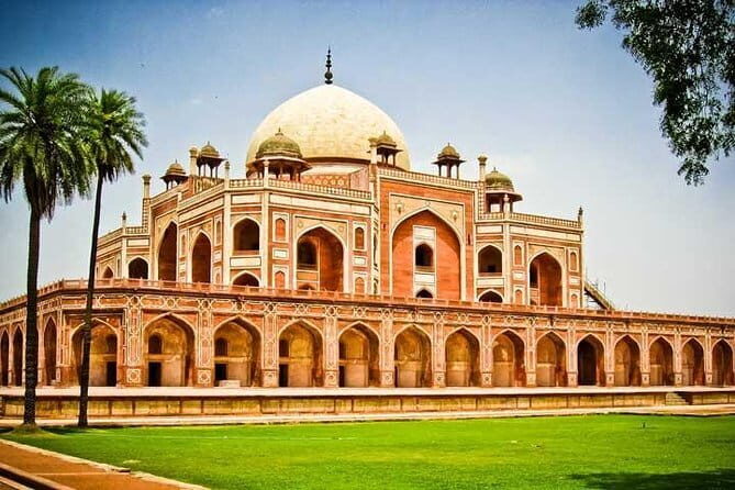 Private Old and New Delhi Tour - Best of Delhi in 8 Hours with Entrances - Detailed Breakdown of the Experience