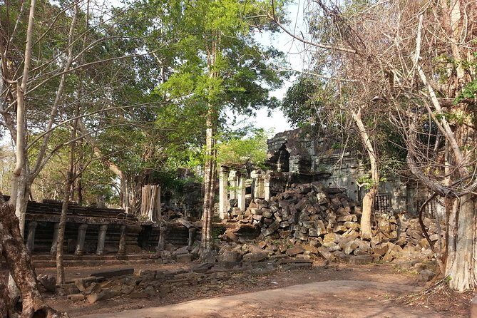 Private One Day Trip to Beng Mealea and Kompong Phluk Floating Village - Discovering Kompong Phluk: Life on Stilts