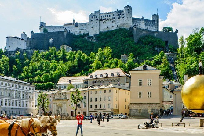 Private one way Sightseeing Transfer From Salzburg To Prague Via Cesky Krumlov - What Makes Cesky Krumlov Special?