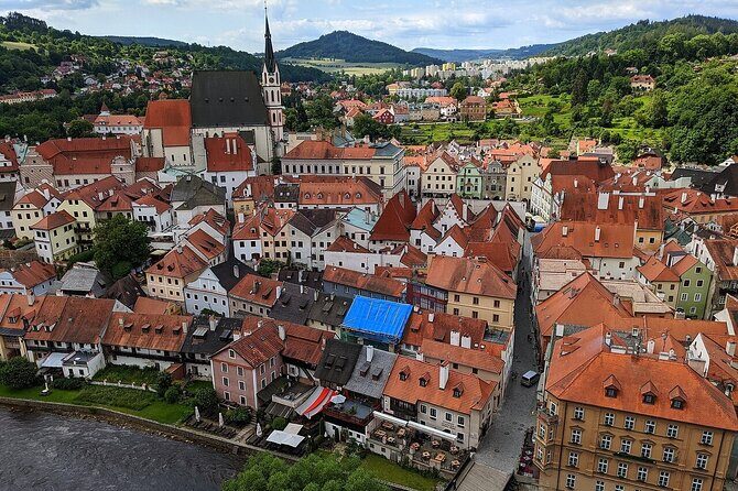 Private one way transfer from Cesky Krumlov to Vienna - The Ride: Comfort Meets Convenience