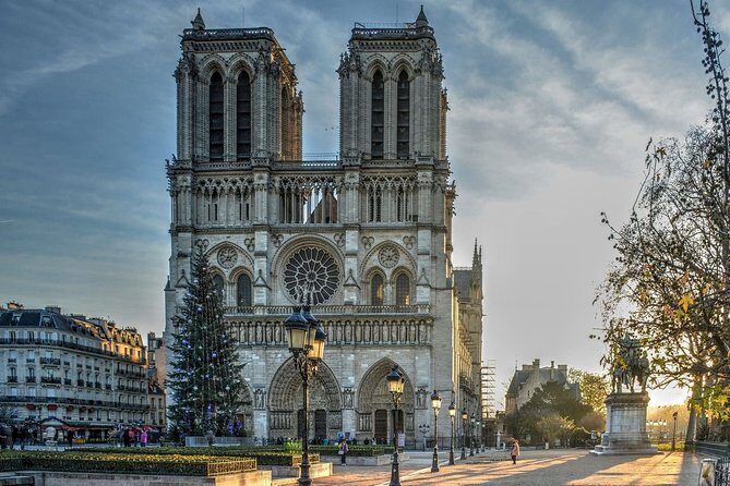 Private ONE WAY transfer from/to Paris CDG from/to Paris city - Key Points