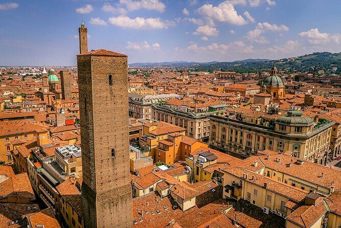 Private or semi-private tour of the historic center of Bologna - The Experience: What to Expect