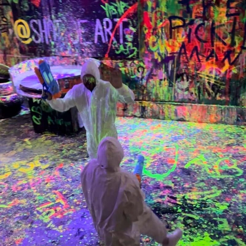 Private Paint Therapy Experience in NY (Neon Light) - Key Points