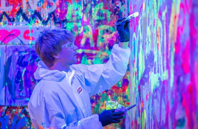 Private Paint Therapy Experience in NY (Neon Light) - A Step-by-Step Breakdown of the Experience