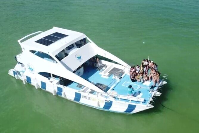 Private Party Boat at Coast of Punta Cana and Bávaro - Key Points